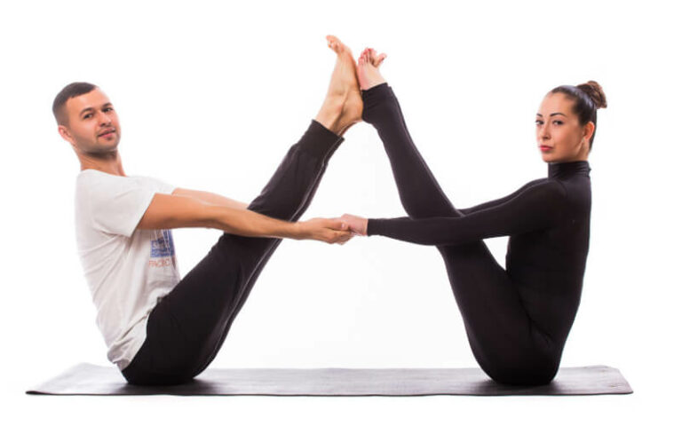 Einfache und schwere Yoga-Figuren zu zweit | Yoga-Posen zu zweit